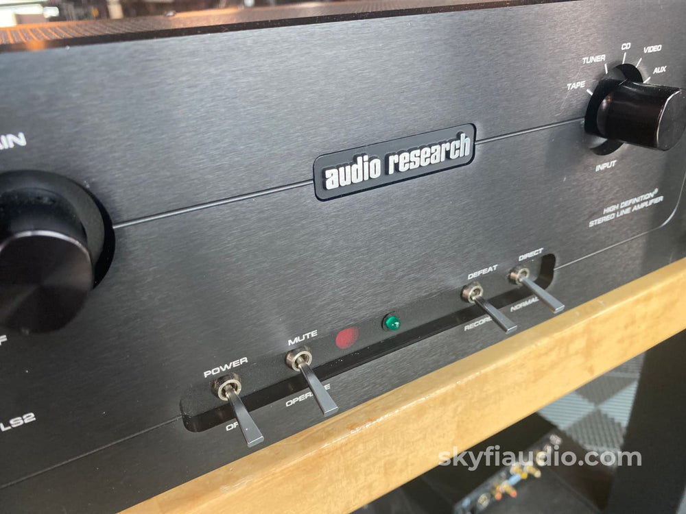 Audio Research LS2B MKII Balanced Hybrid Tube and Solid State Preampli