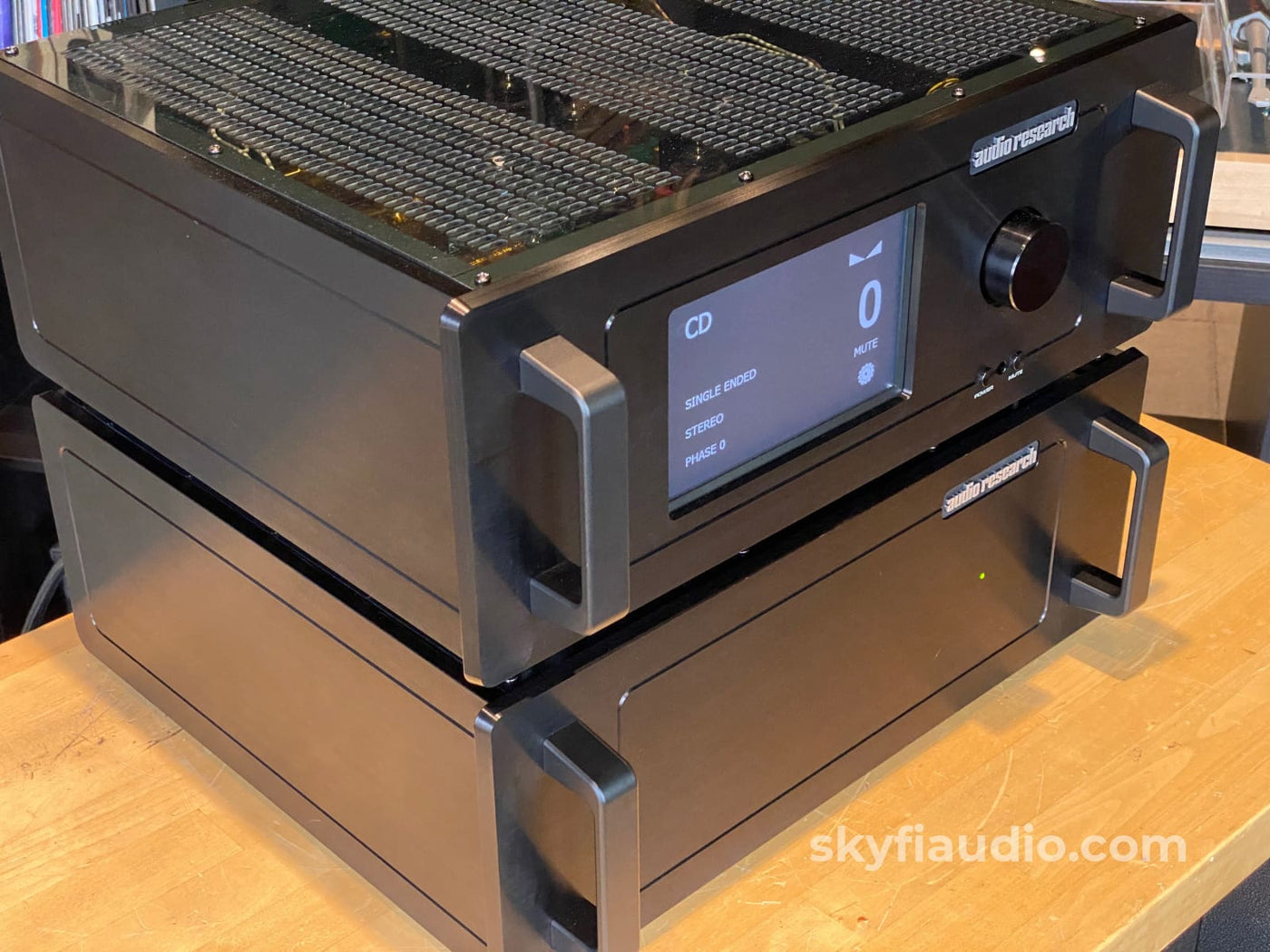 AUDIO RESEARCH REFERENCE 10 (REF10) LINE-STAGE TUBE PREAMPLIFIER