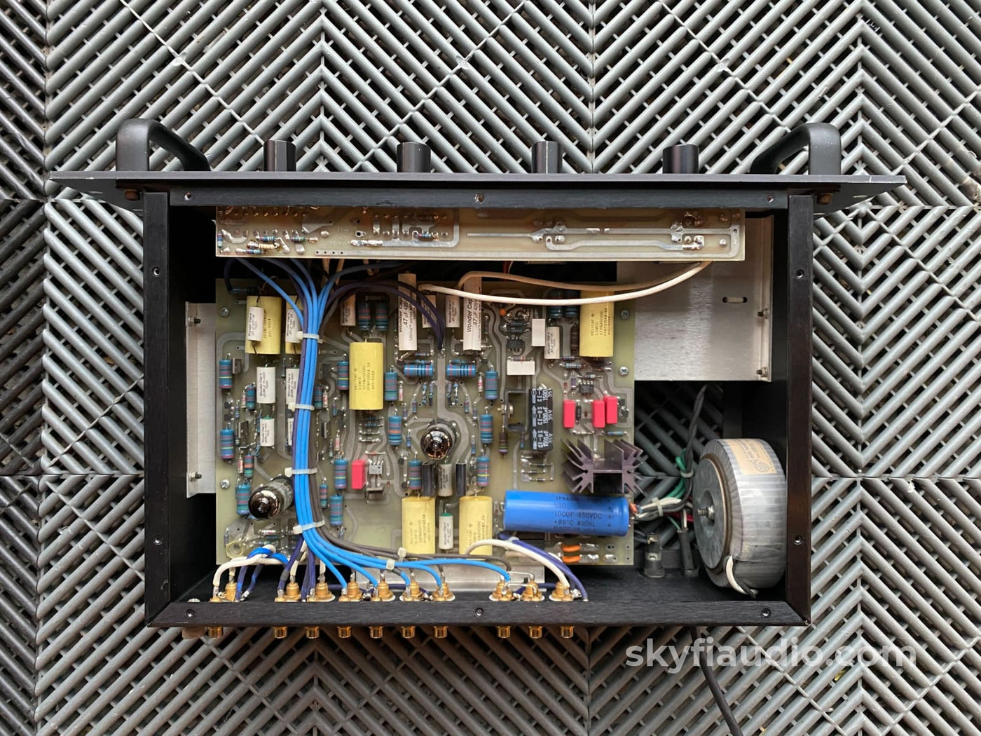 Audio Research SP9 MKII Tube / Solid State Hybrid Preamp With Phono In