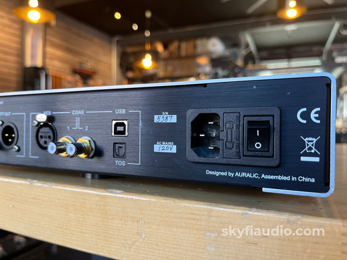 AURALiC VEGA Digital Preamp and DAC (32-Bit, 384kHz, DSD/DXD)