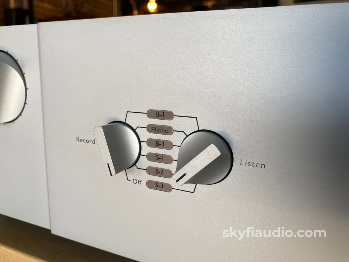 Ayre K1 Preamp with Phono, Power Supply, and Remote (220V Version)