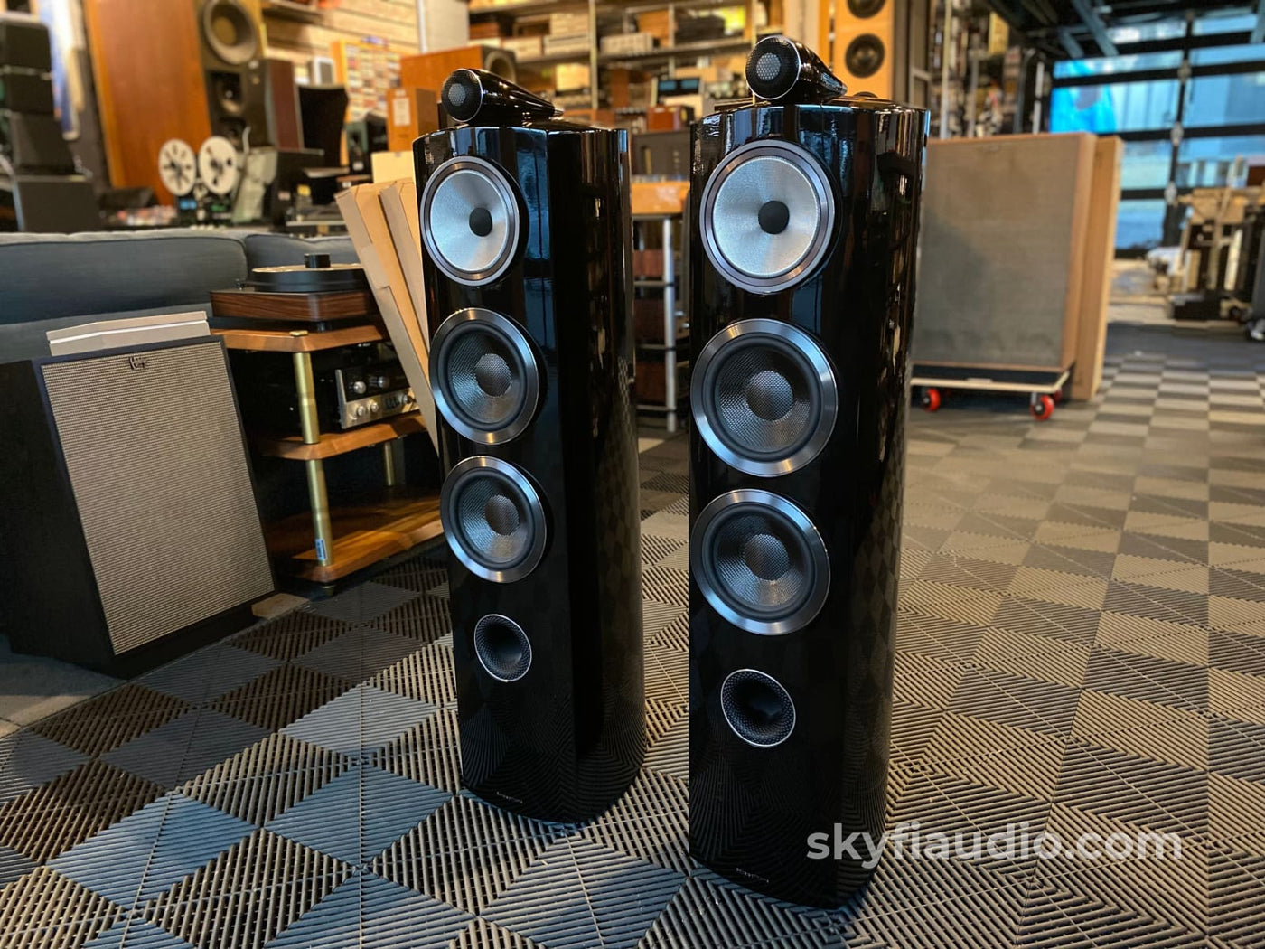 Bowers & Wilkins 804 D3 Speakers In Gloss Black - Like New
