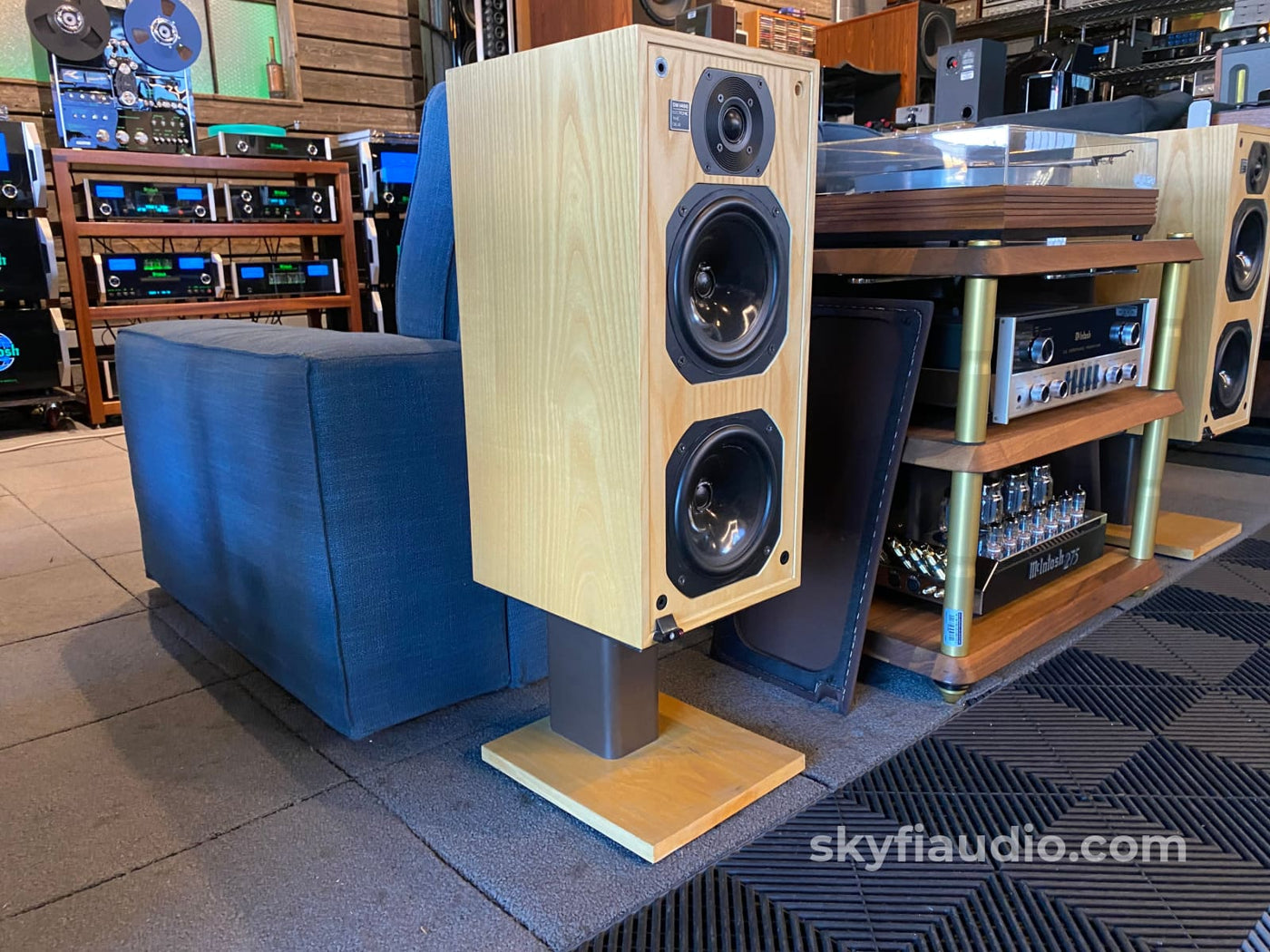 Bowers & Wilkins DM1400 Electronic Time Delay Speakers w/Stands