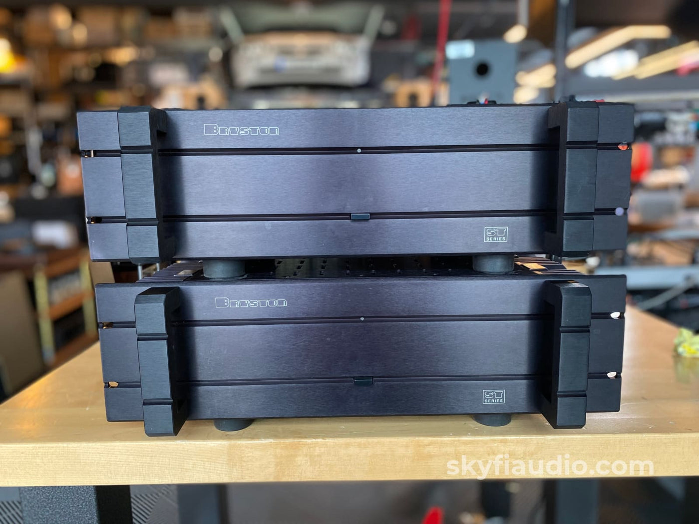 Bryston 7B-ST Monoblock Amplifiers - 500W/ch, 19" Rack Version