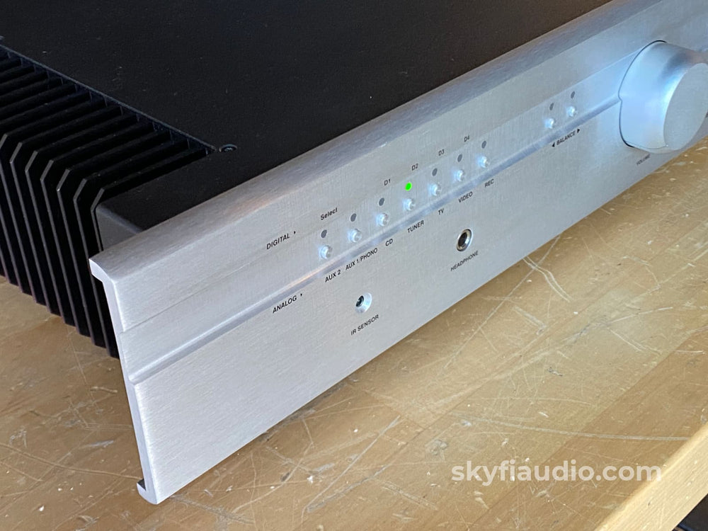 Bryston B100-SST Solid State Integrated Amplifier