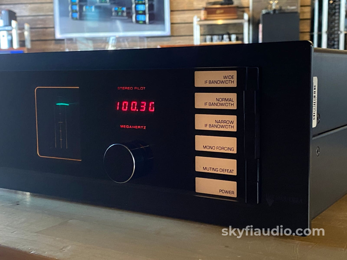 Day Sequerra FM Studio Tuner - Factory Serviced - Balanced XLR Outputs
