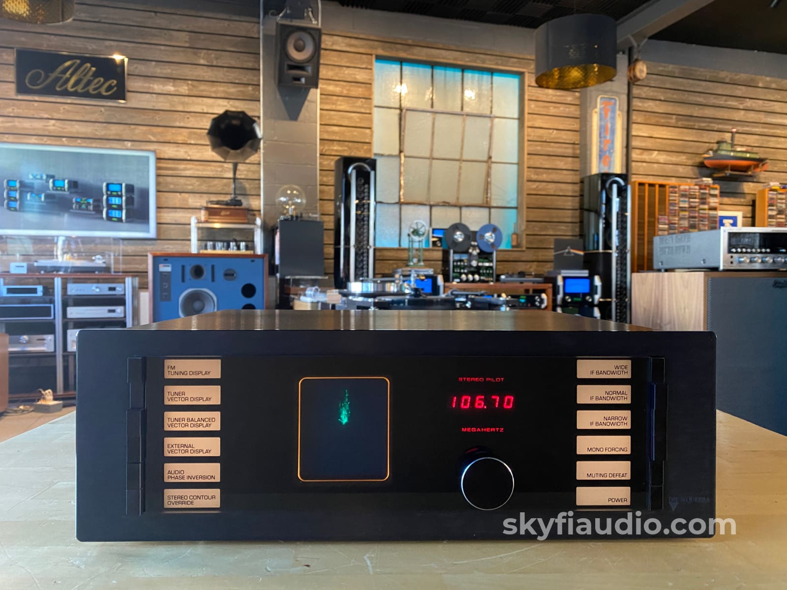 Day Sequerra FM Studio Tuner - Factory Serviced - Balanced XLR Outputs