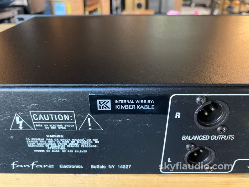 Fanfare FT-1 Digital/Analog Tuner w/Balanced Output, Internal Kimber K