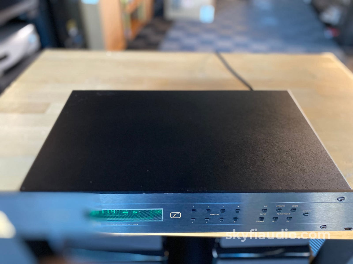 Fanfare FT-1 Digital/Analog Tuner w/Balanced Output, Internal Kimber K