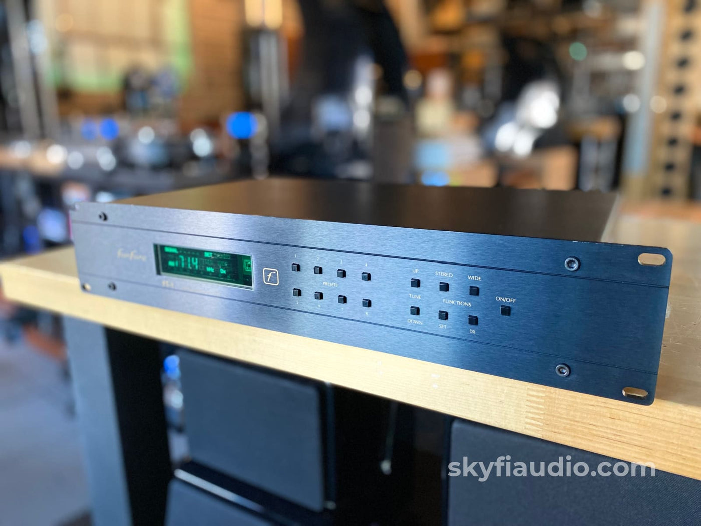 Fanfare FT-1 Digital/Analog Tuner w/Balanced Output, Internal Kimber K