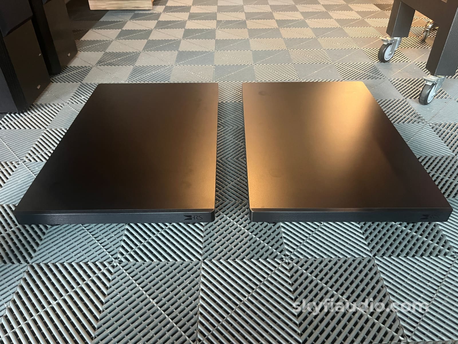 HRS E1 Isolation Bases - 19" x 29" Pair - Steel Amplifier Stands for M