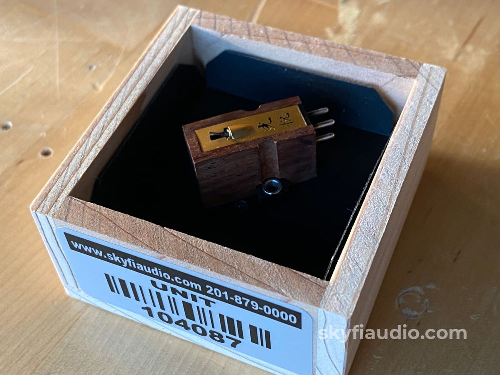Koetsu Rosewood Signature Moving-Coil Cartridge, Handmade in Japan