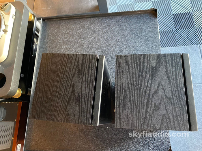 Linn Kan IV Bookshelf Speakers In Black Finish