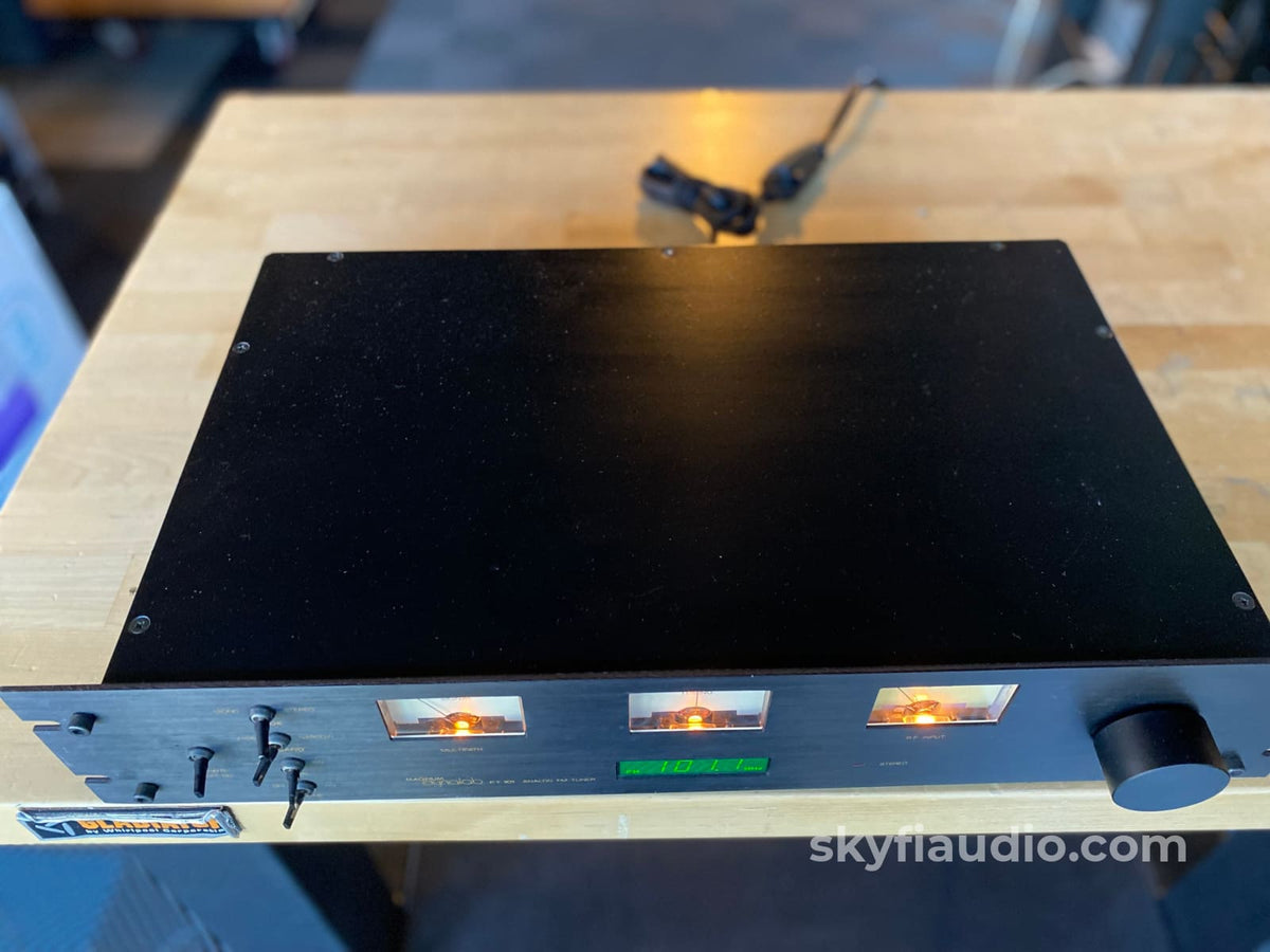 Magnum Dynalab FT-101 Digital/Analog Reference FM Tuner, w/ST-2 Antenn
