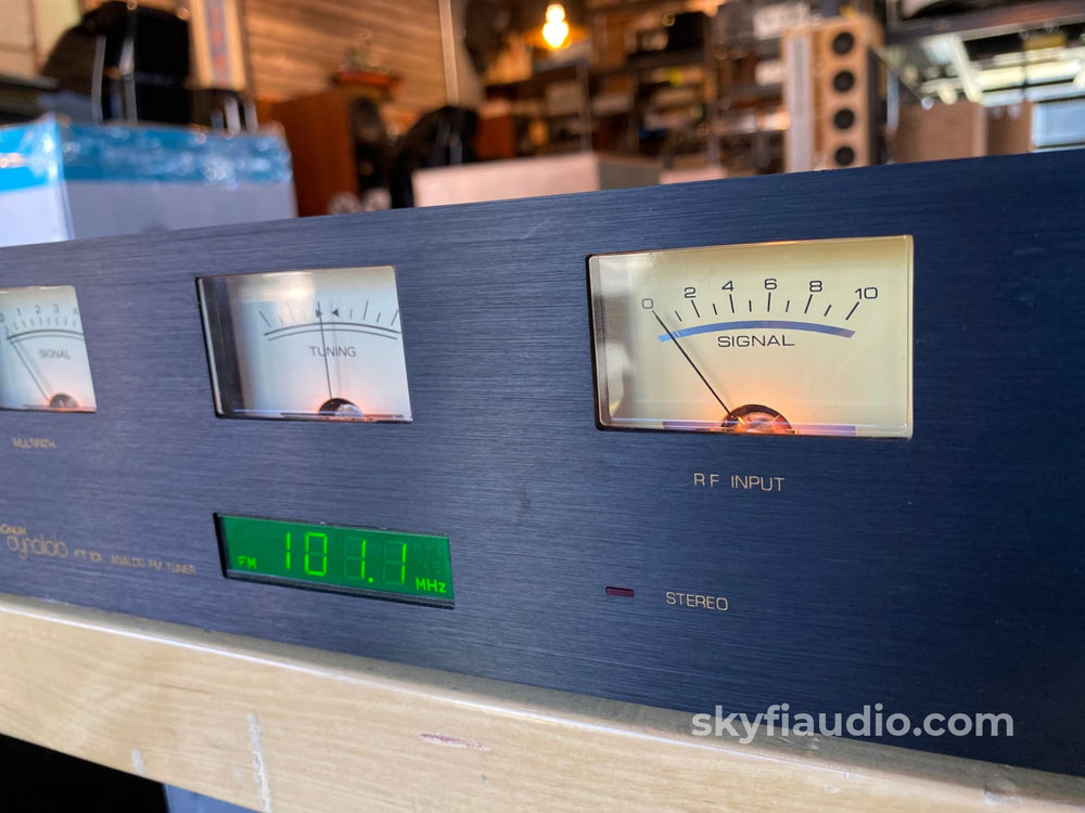 Magnum Dynalab FT-101 Digital/Analog Reference FM Tuner, w/ST-2 Antenn