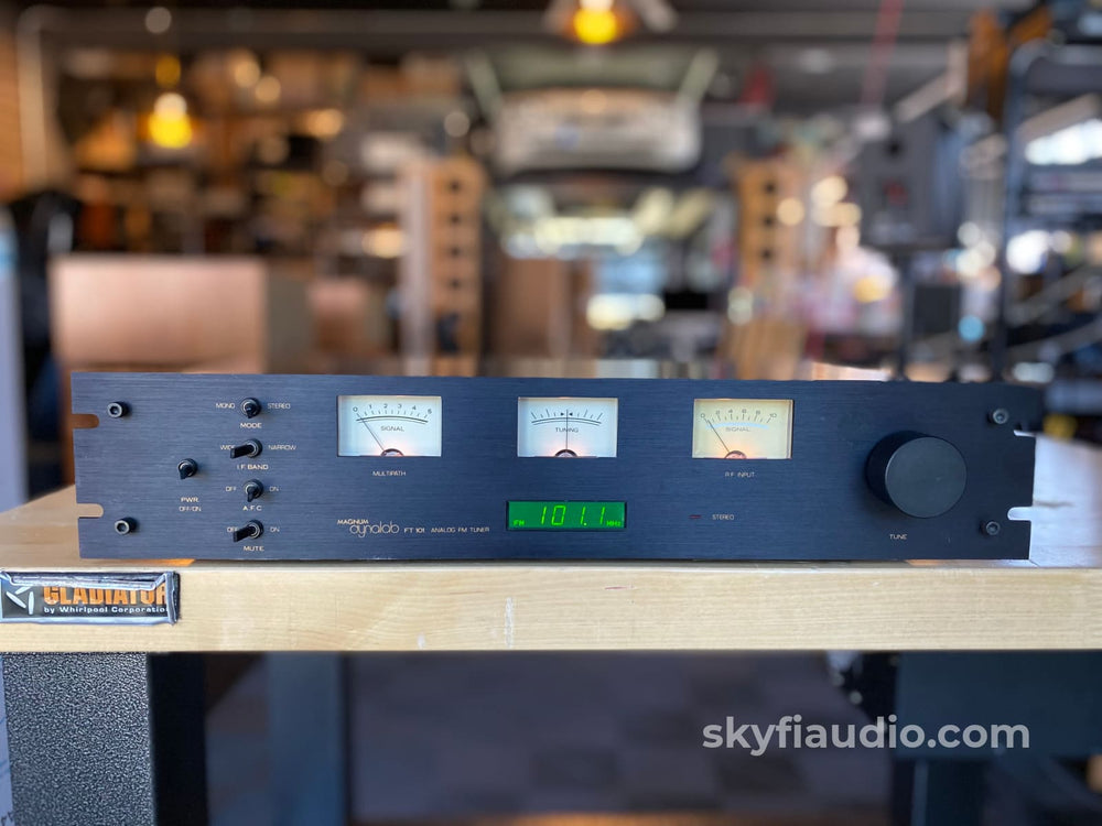 Magnum Dynalab FT-101 Digital/Analog Reference FM Tuner, w/ST-2 Antenn