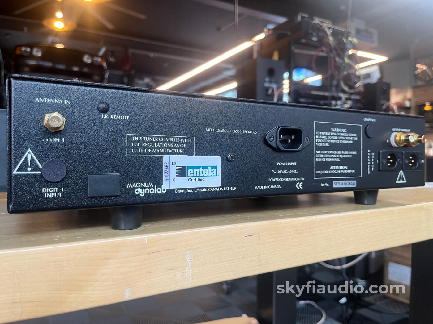 Magnum Dynalab MD-100 - Analog FM Tuner w/XLR Balanced Outputs