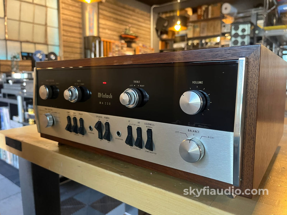 McIntosh MA230 Tube Integrated Amplifier w/Original Tubes & Rare Cabin