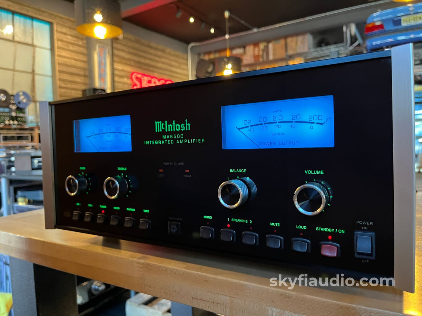 McIntosh MA6500 All-Analog Integrated Amplifier with Upgraded LED VU M