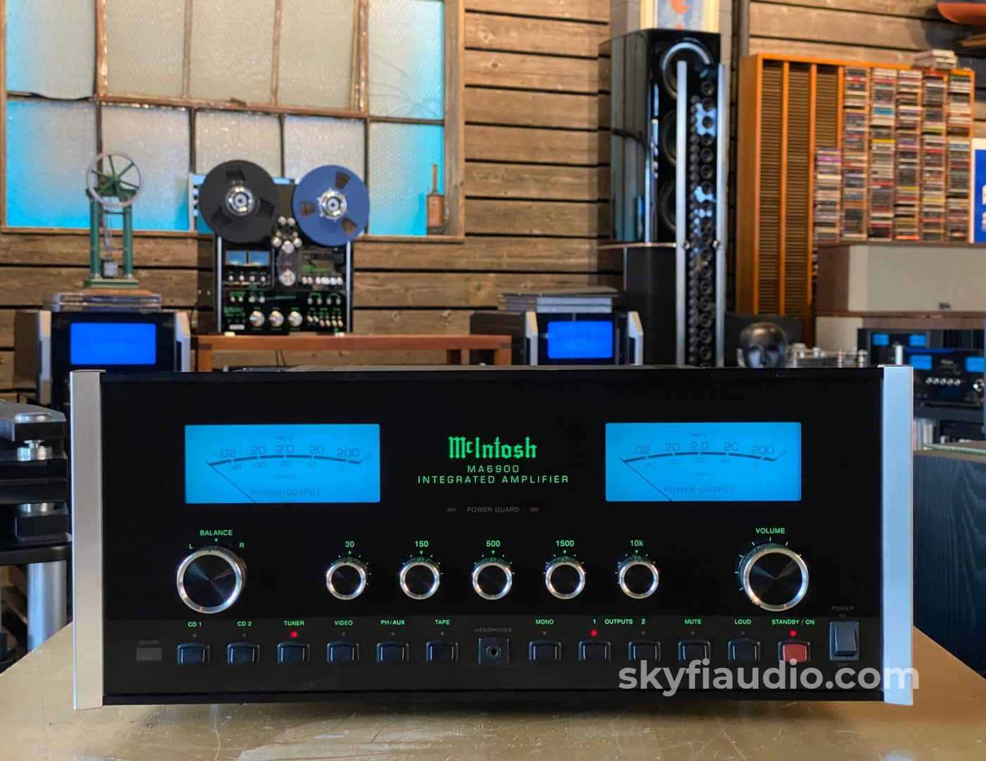 McIntosh MA6900 Integrated Amplifier - All Analog with Built-In Phono
