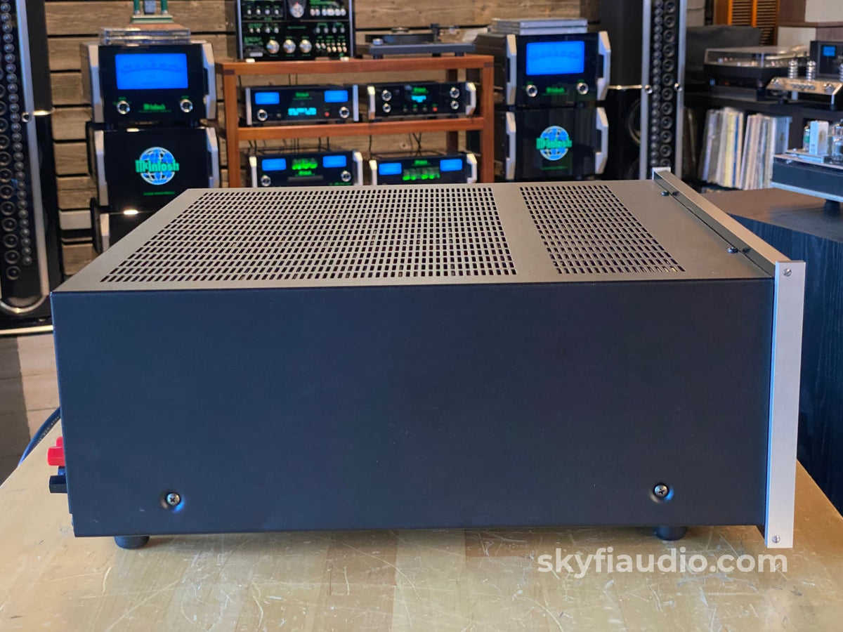 McIntosh MC7106 - 6 Channel Solid State Amp w/LED VU Meters - THX Rate