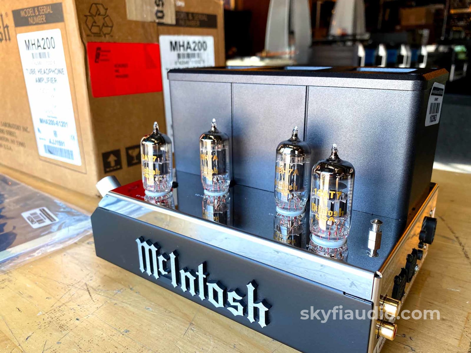 McIntosh MHA200 Tube Headphone Amplifier - Complete Set