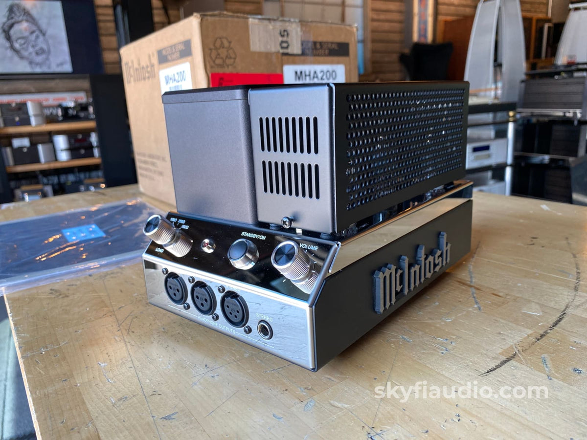 McIntosh MHA200 Tube Headphone Amplifier - Complete Set