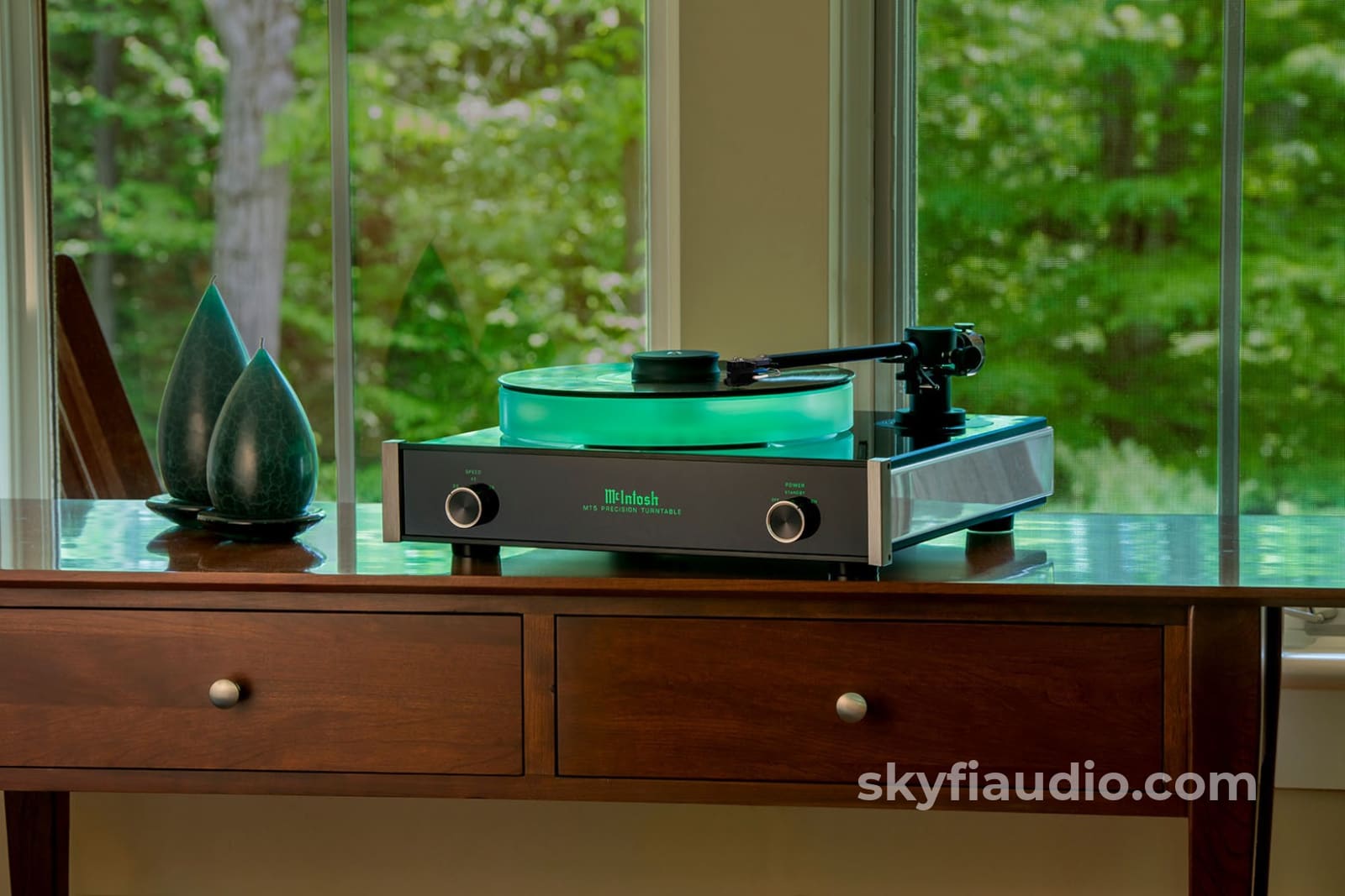 McIntosh MT5 Precision Turntable with Sumiko Cartridge - NEW