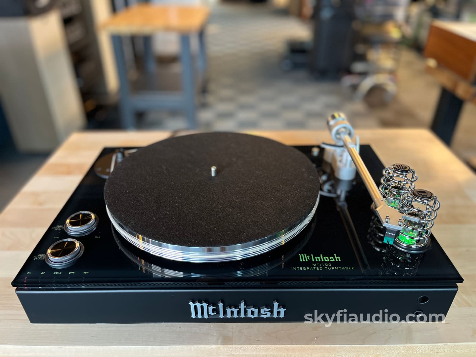 McIntosh MTI100 Integrated Turntable - Pre-Loved - Tube Preamp/Amp/DAC