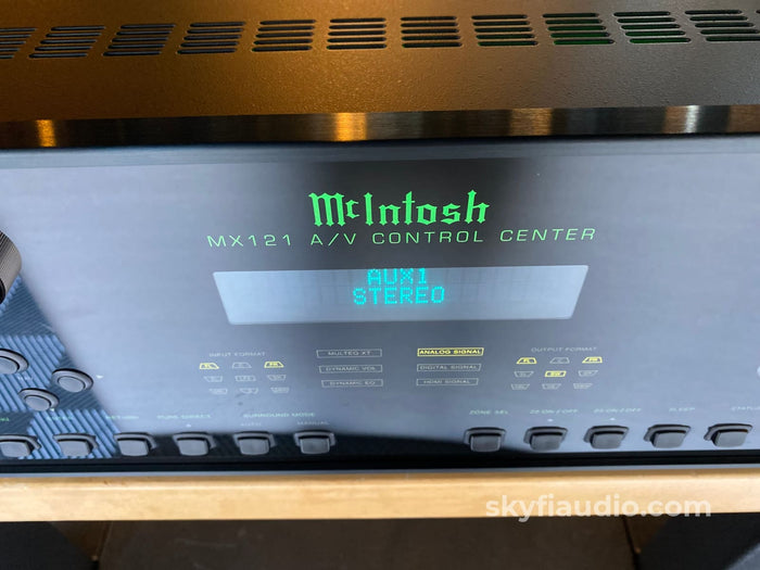 McIntosh MX121 Pre/Processor w/Dolby True HD, DTS-HD, and Phono