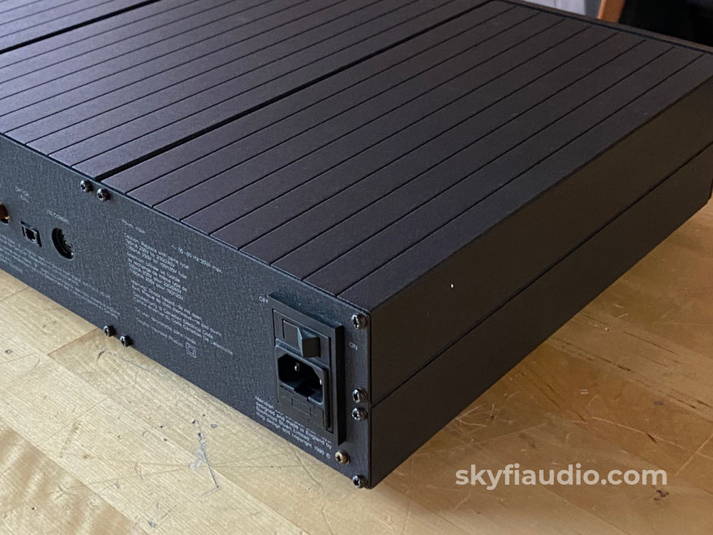 Meridian Compact Disc Player 200 w/Meridian 203 D/A Processor and Upgr