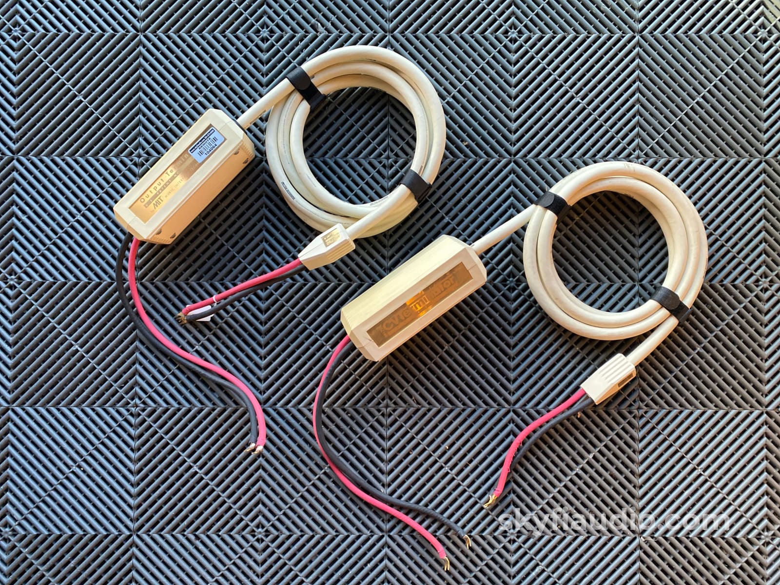MIT (Music Interface Technology) MHT-750 Series Two Speaker Cables - 1