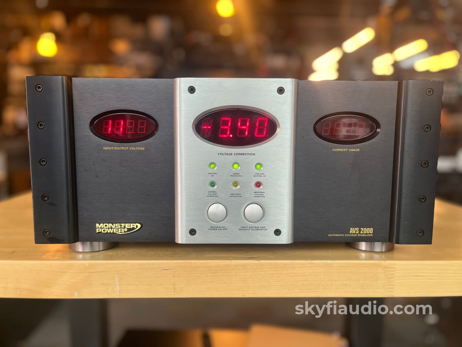 Monster Power AVS-2000 Automatic Voltage Stabilizer