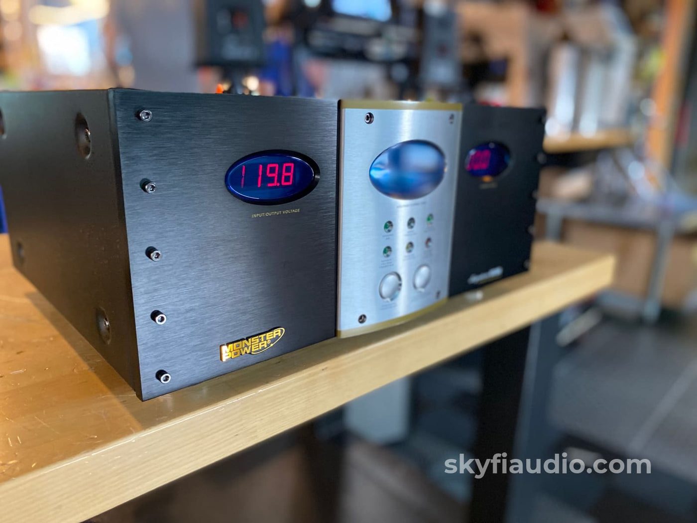 Monster Power Signature AVS 2000 Automatic Voltage Stabilizer