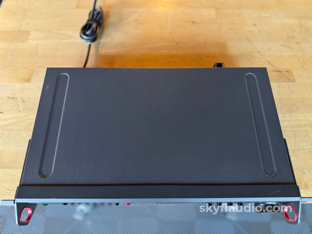 NAD 4300 Monitor Series AM/FM Stereo Tuner with RARE Rack Ears