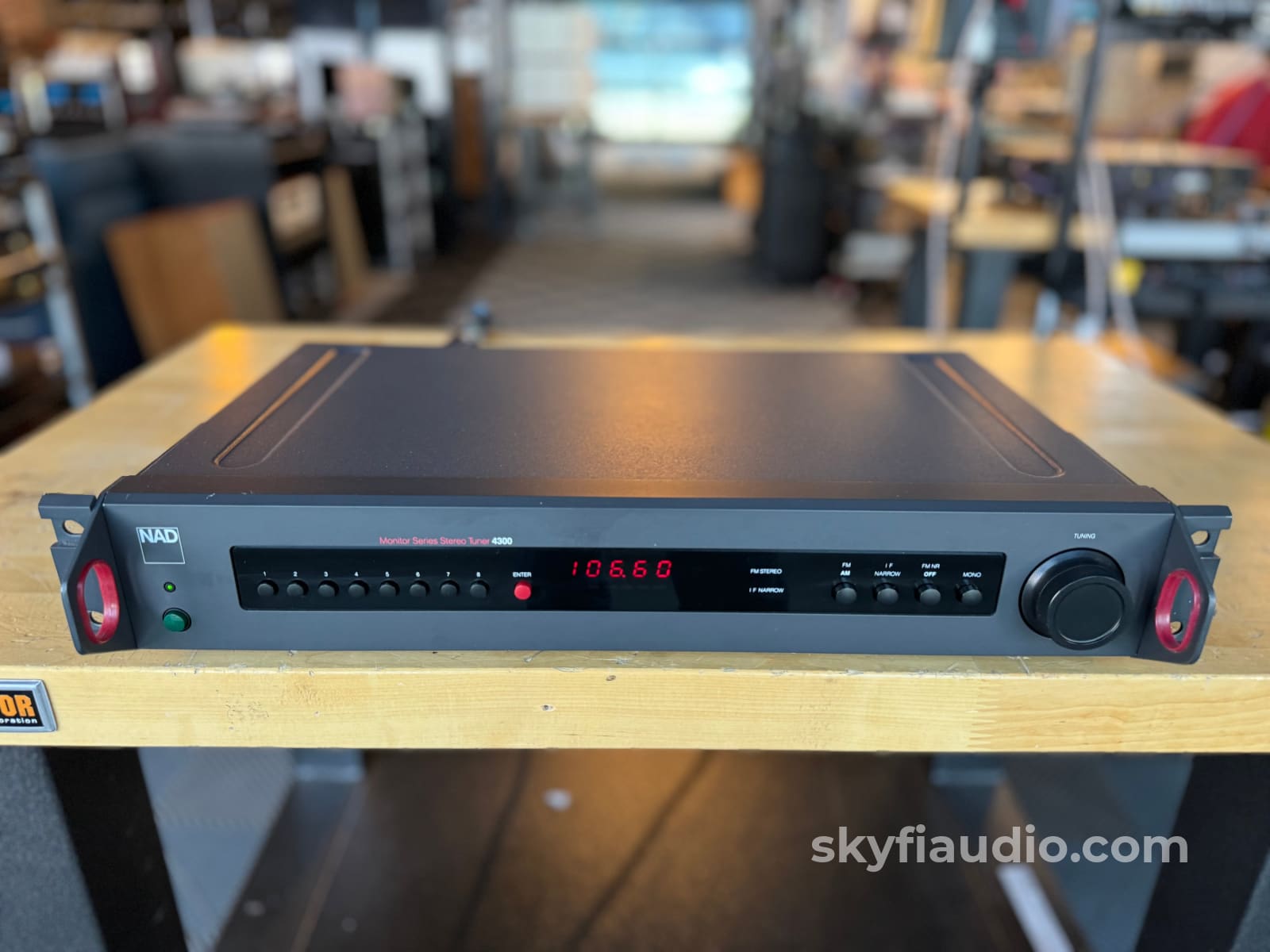 NAD 4300 Monitor Series AM/FM Stereo Tuner with RARE Rack Ears