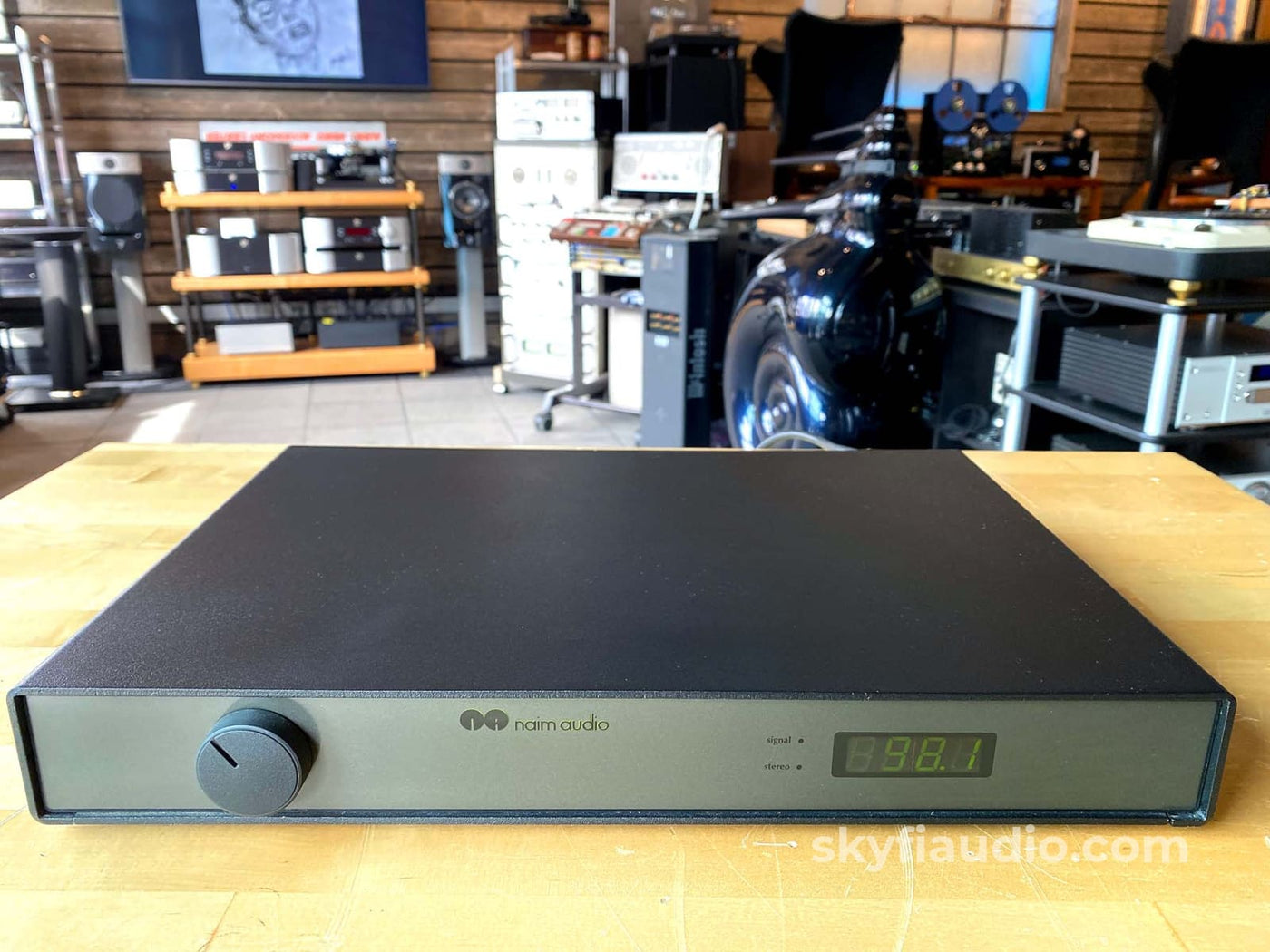 Naim NAT 03 Rare Olive Green Series Tuner w/Naim Interconnect