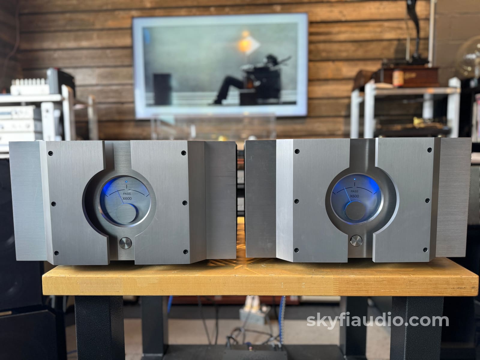 Pass Labs X600 Monoblocks 600W of Clean Power