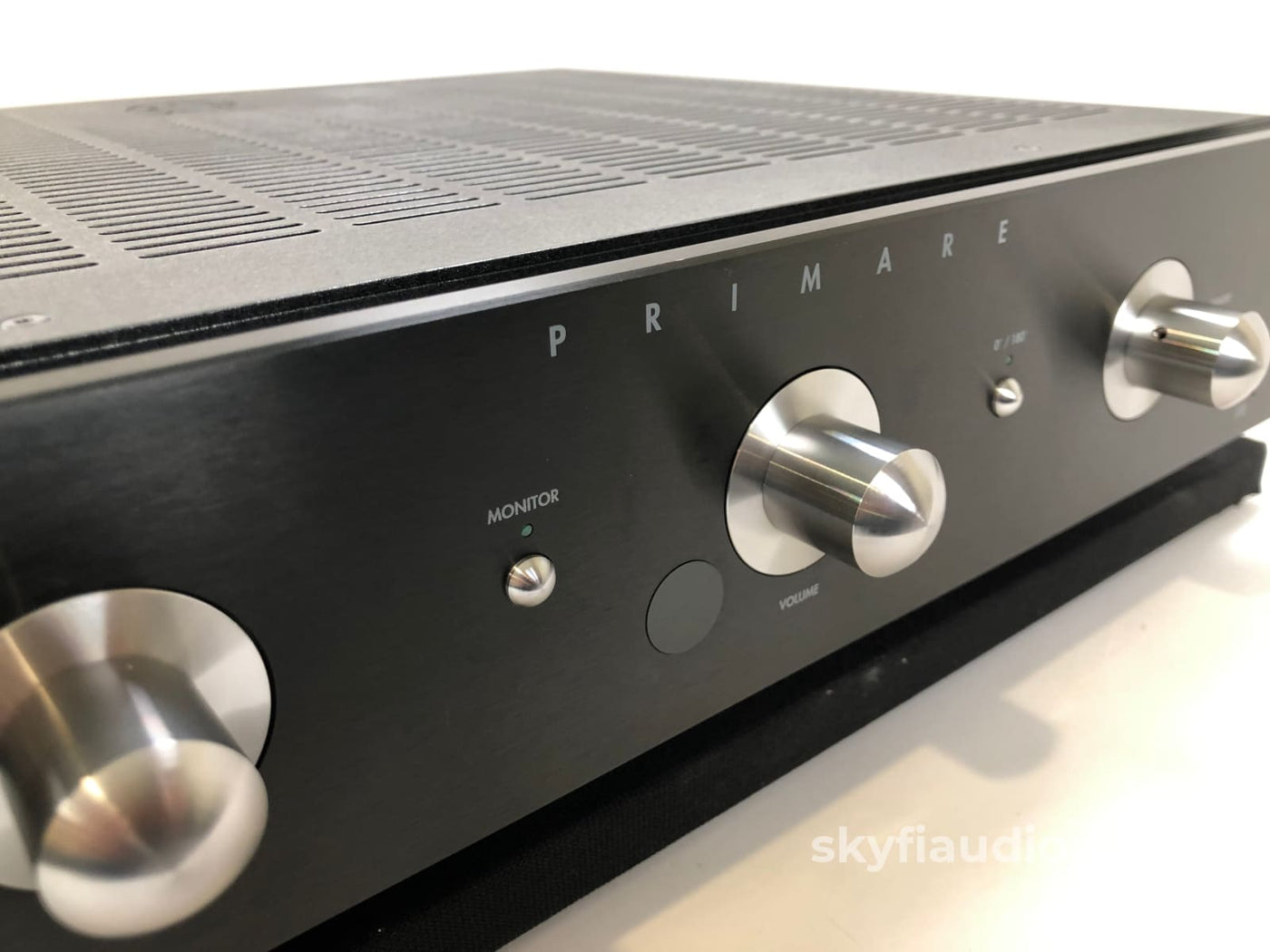 Primare I30 Integrated Solid State Amplifier with Remote