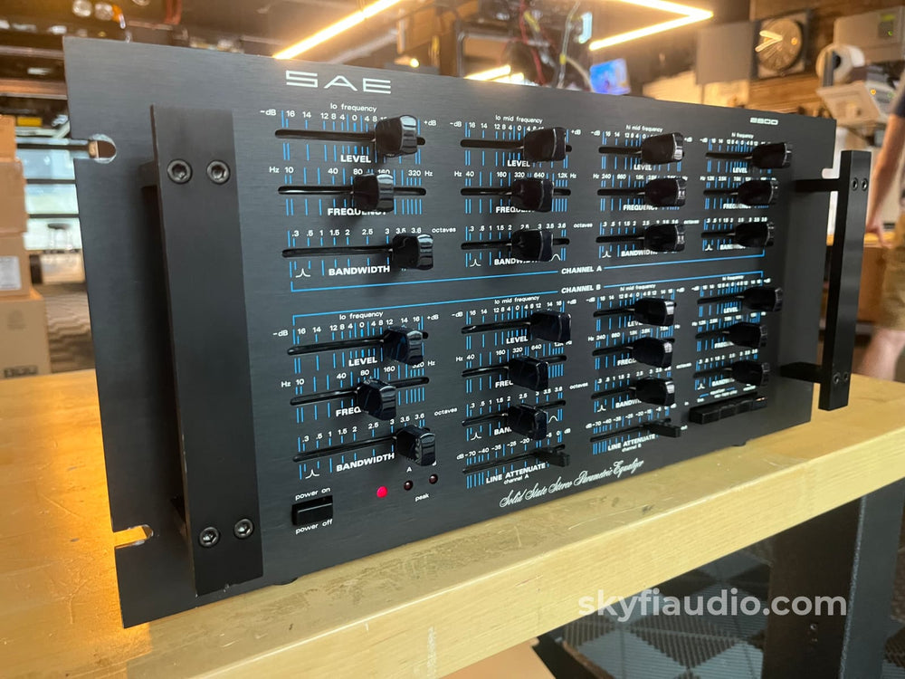 SAE 2800 Solid State Stereo Parametric Equalizer - Super Cool