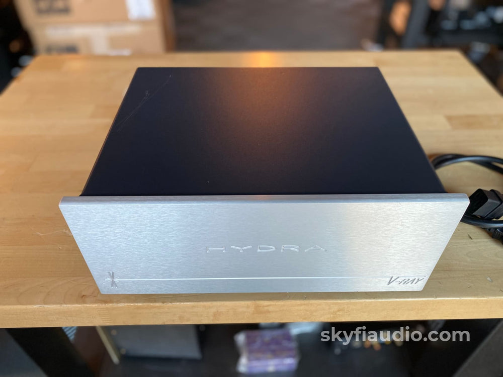 Shunyata Hydra V-Ray Power Conditioner