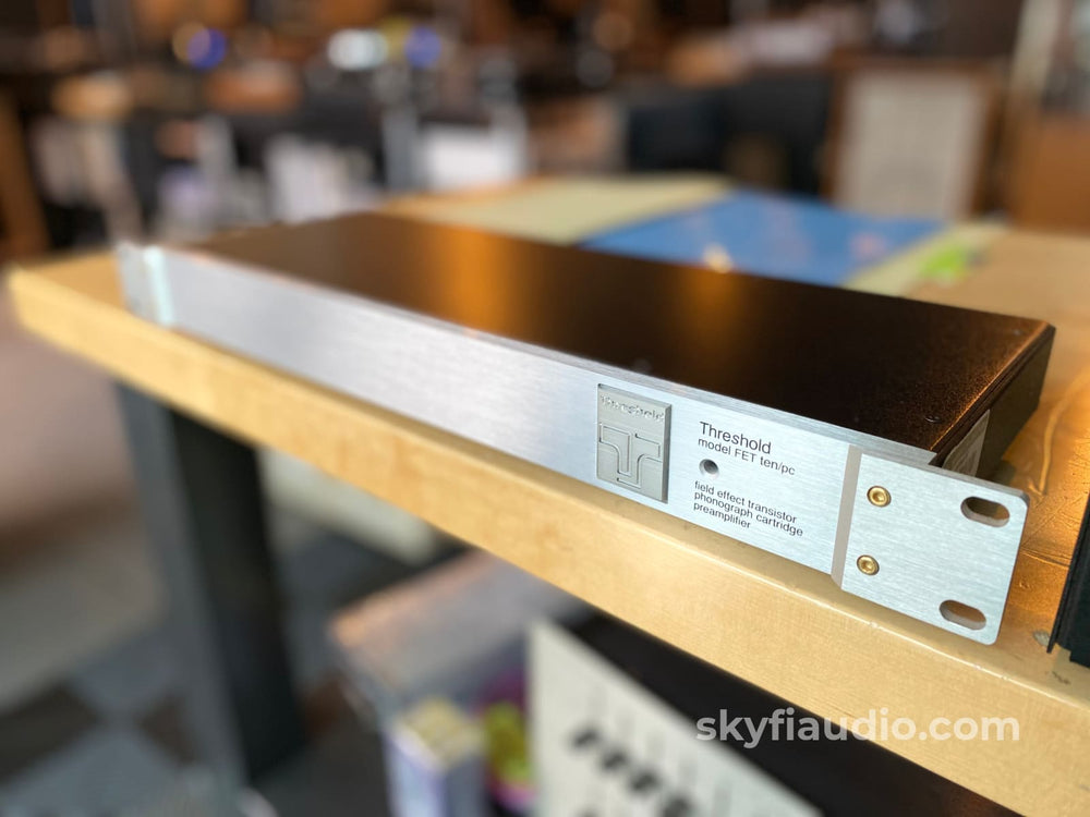 Threshold FET 10/PC MM/MC FET based Phono Stage w/External Power Suppl