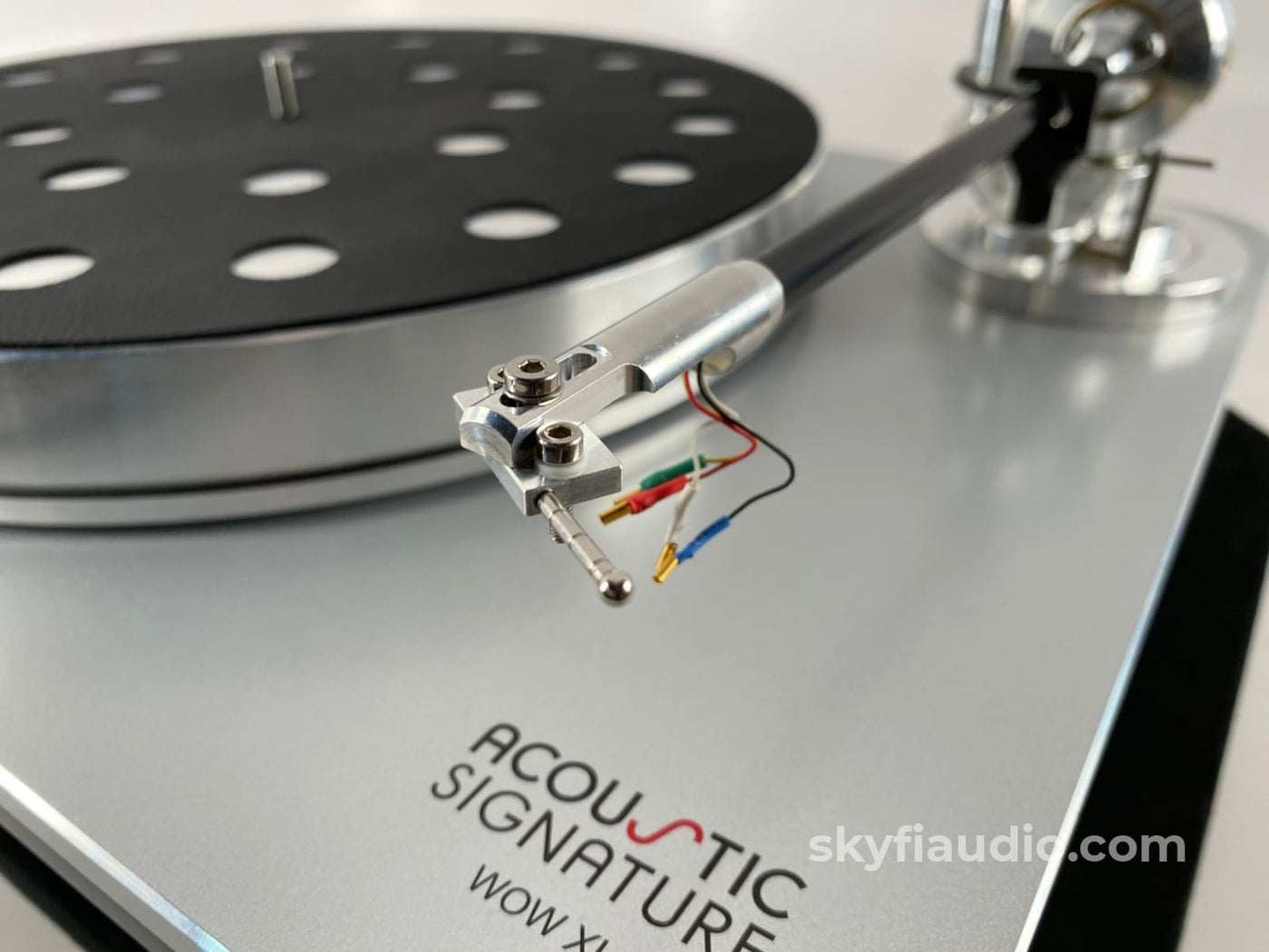 Acoustic Signature WOW XL Turntable With New Sumiko Cartridge