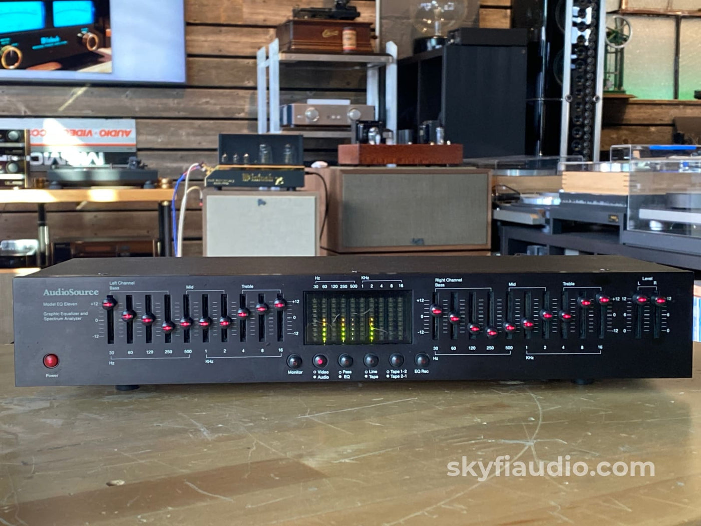 AudioSource EQ 11 Vintage 10-Band Graphic Equalizer w/Spectrum Analyze