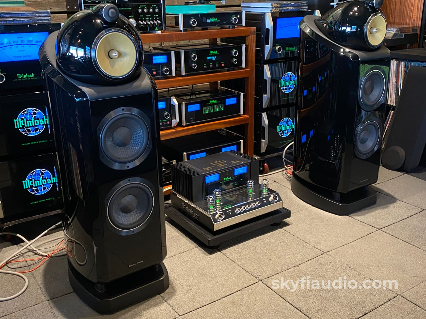 Bowers & Wilkins 802 D2 Diamond Speakers in Gloss Black