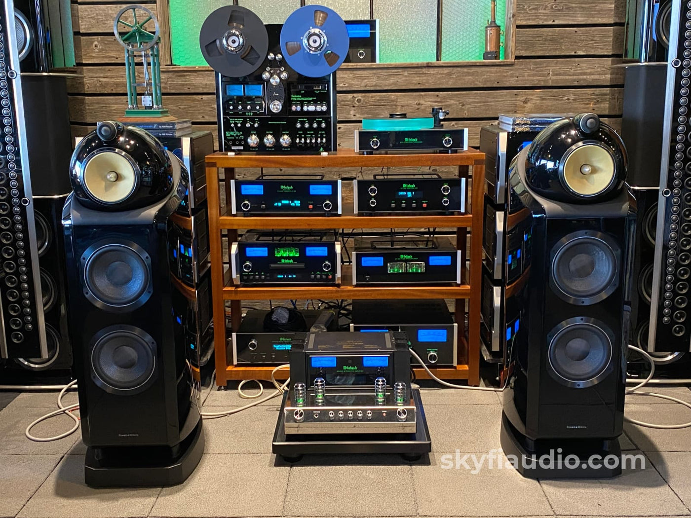 Bowers & Wilkins 802 D2 Diamond Speakers in Gloss Black