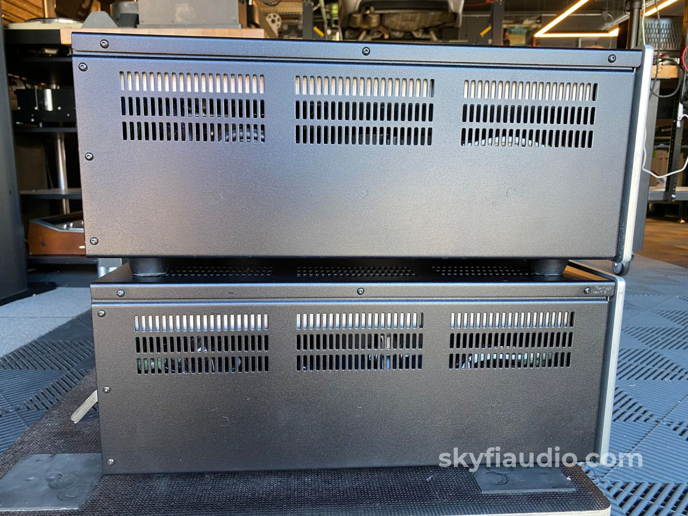 Bryston BIT20 AVR Power Conditioner With Voltage Regulation