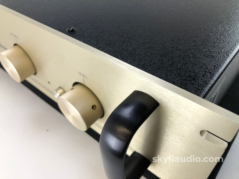 Conrad-Johnson PV11 Tube Preamp with Phono Input – SkyFi Audio