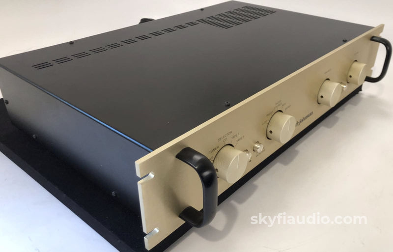 Conrad-Johnson PV8 Tube Preamp with Phono – SkyFi Audio