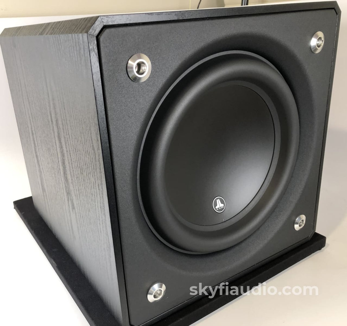 JL Audio E-Sub e110 Powered Subwoofer - Amazing Depth